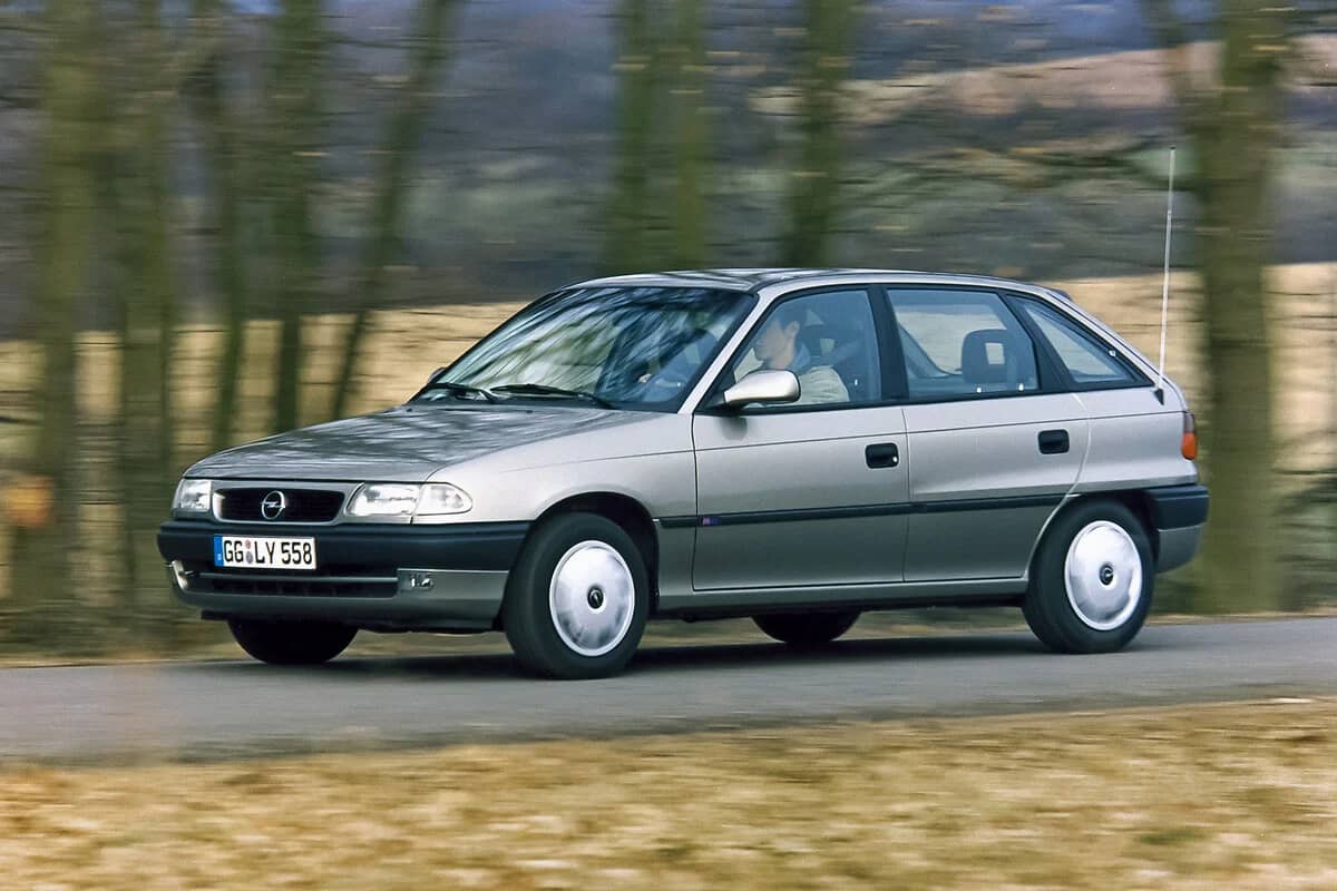 El Opel Astra: más de 30 años de rendimiento e innovación - OcasionPlus ...